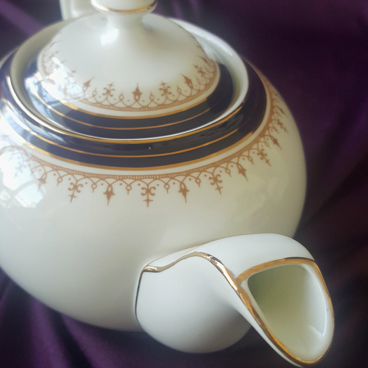 Aynsley Leighton Teapot and Creamer – Vintage Violet
